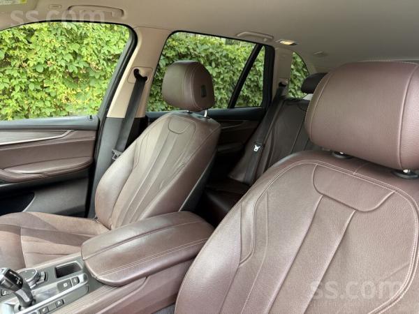 BMW X5 2015 in Riga on AUTOMOTO.COM.LV Grey BMW X5 2015 in Riga, with an engine capacity of 3.00 L and mileage of 176 thousand km for 15500 €, photo 11 on AUTOMOTO.COM.LV