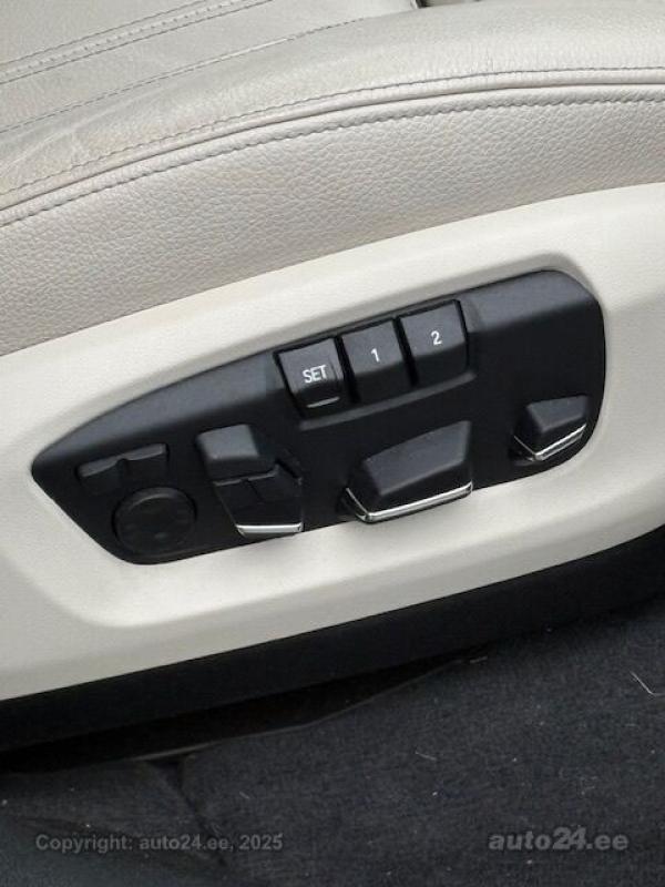 Grey BMW X5 2016 in Tallinn, with an engine capacity of 2.00 L and mileage of 197 thousand km for 21900 €, photo 11 on AUTOMOTO.COM.LV