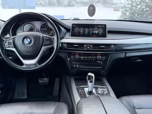 Grey BMW X5 2016 in Utena, with an engine capacity of 2.00 L and mileage of 213 thousand km for 16800 €, photo 9 on AUTOMOTO.COM.LV