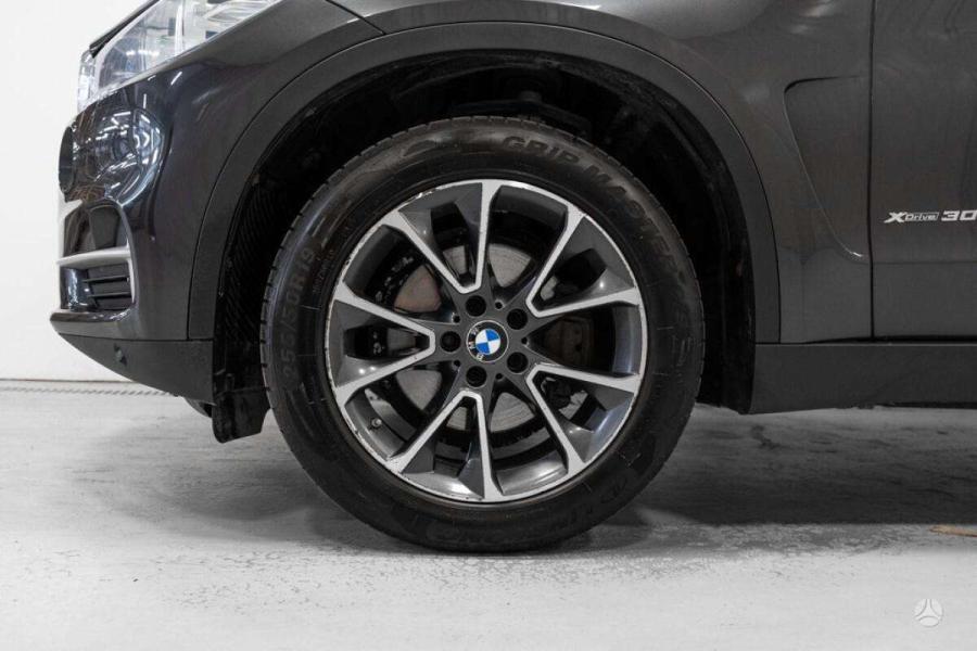 Pelēks BMW X5 2016 Viļņa, ar dzinēja tilpumu 3.00 L un nobraukumu 174 tūkst. km par 16900 €, foto 20 vietnē AUTOMOTO.COM.LV