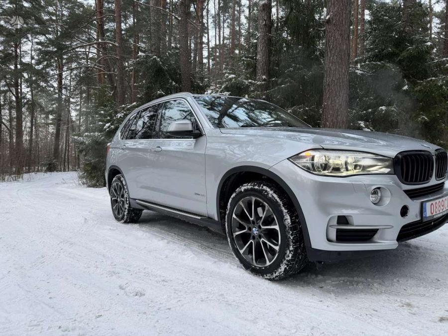 Grey BMW X5 2016 in Kaunas, with an engine capacity of 2.98 L and mileage of 371 thousand km for 13800 €, photo 3 on AUTOMOTO.COM.LV