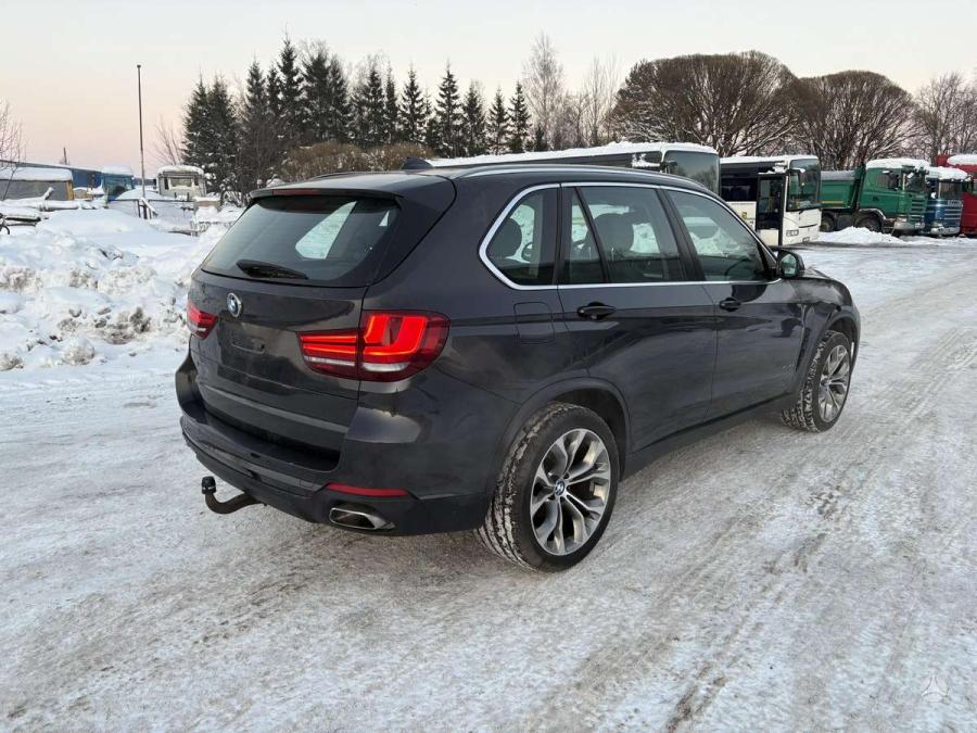 Grey BMW X5 2016 in Gargzdai, with an engine capacity of 2.99 L and mileage of 257 thousand km for 17500 €, photo 3 on AUTOMOTO.COM.LV