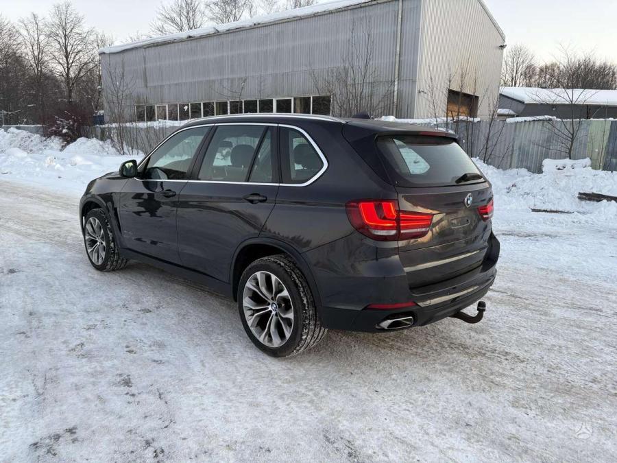Grey BMW X5 2016 in Gargzdai, with an engine capacity of 2.99 L and mileage of 257 thousand km for 17500 €, photo 4 on AUTOMOTO.COM.LV