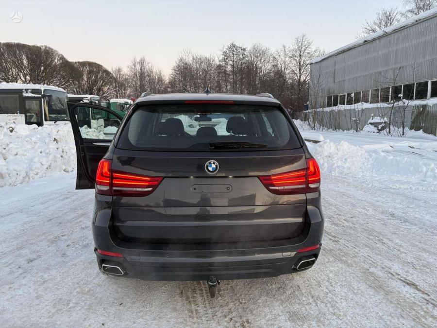 Grey BMW X5 2016 in Gargzdai, with an engine capacity of 2.99 L and mileage of 257 thousand km for 17500 €, photo 10 on AUTOMOTO.COM.LV