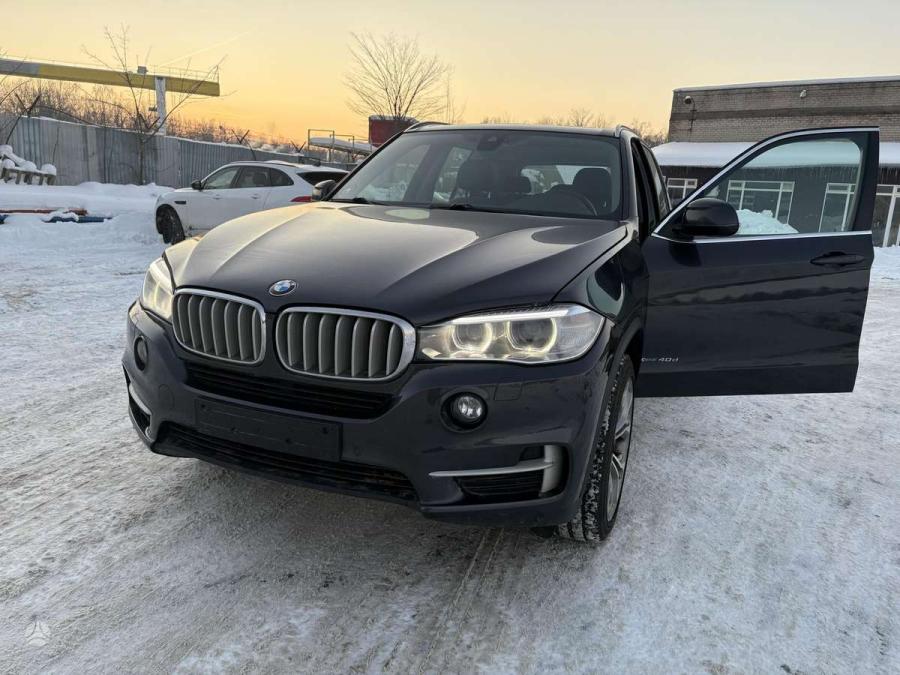 Grey BMW X5 2016 in Gargzdai, with an engine capacity of 2.99 L and mileage of 257 thousand km for 17500 €, photo 11 on AUTOMOTO.COM.LV