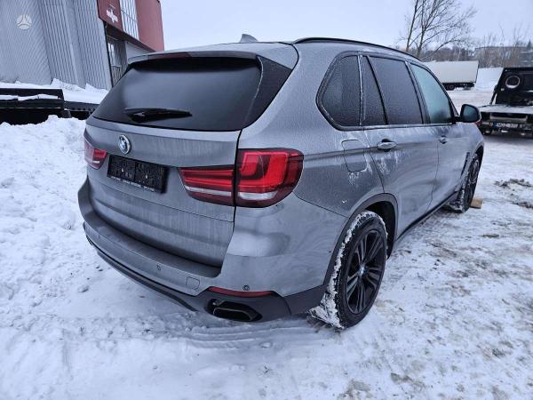 Pelēks BMW X5 2016 Šauļi, ar dzinēja tilpumu 2.99 L un nobraukumu 301 tūkst. km par 10400 €, foto 3 vietnē AUTOMOTO.COM.LV