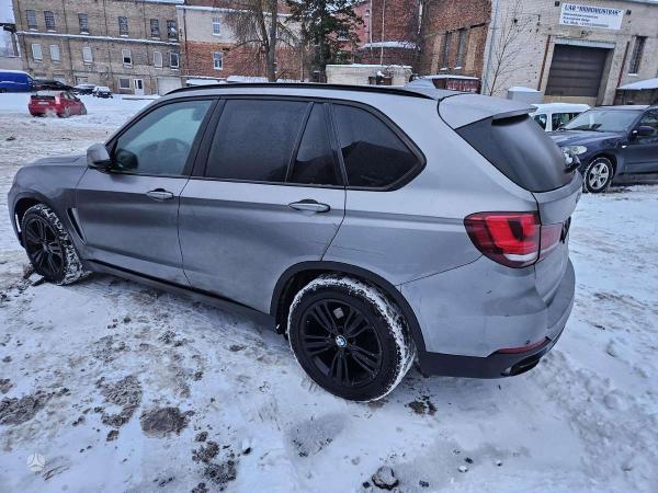 Pelēks BMW X5 2016 Šauļi, ar dzinēja tilpumu 2.99 L un nobraukumu 301 tūkst. km par 10400 €, foto 4 vietnē AUTOMOTO.COM.LV