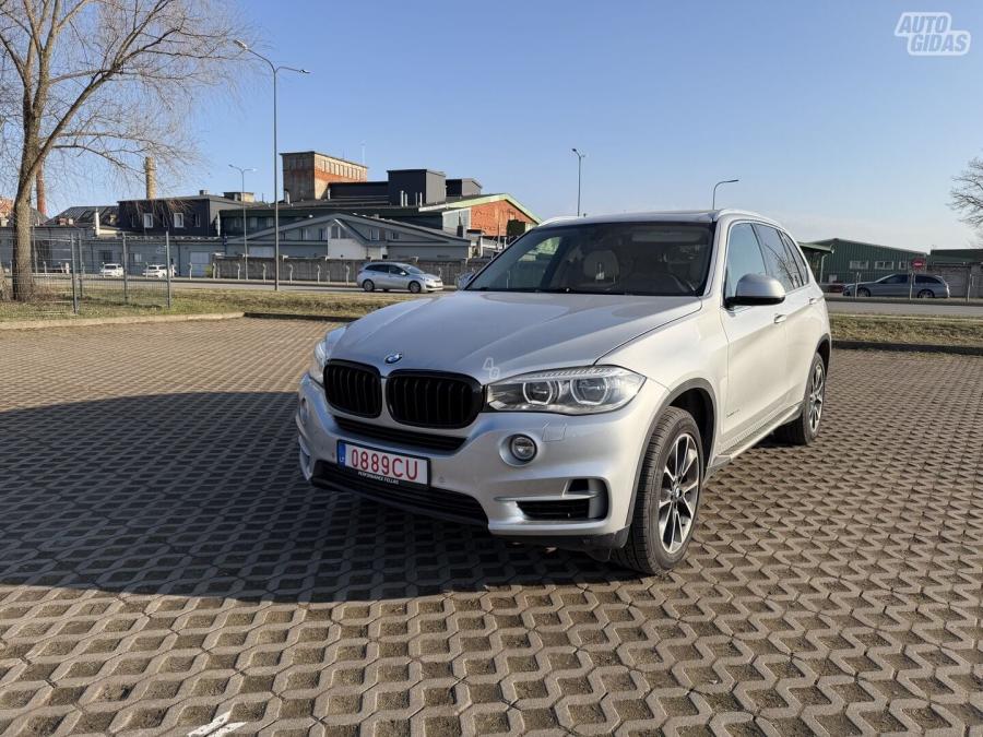Pelēks BMW X5 2016 Kauņa, ar dzinēja tilpumu 3.00 L un nobraukumu 371 tūkst. km par 13500 €, foto 1 vietnē AUTOMOTO.COM.LV