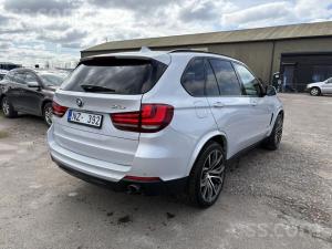Pelēks BMW X5 2016 Rīga, ar dzinēja tilpumu 3.00 L un nobraukumu 240 tūkst. km par 19300 €, foto 4 vietnē AUTOMOTO.COM.LV