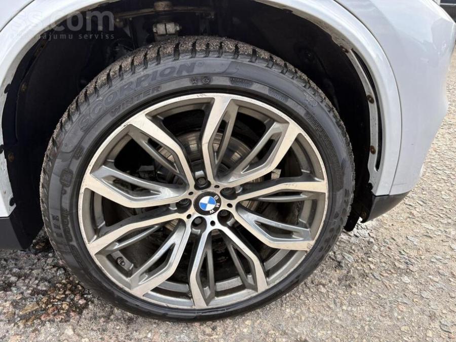Pelēks BMW X5 2016 Rīga, ar dzinēja tilpumu 3.00 L un nobraukumu 240 tūkst. km par 19300 €, foto 22 vietnē AUTOMOTO.COM.LV