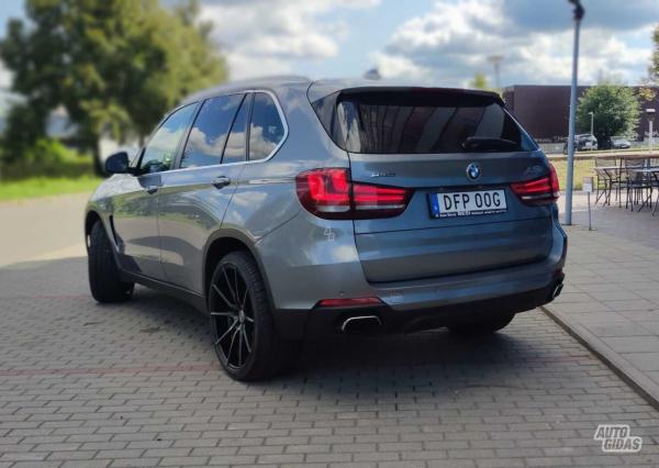 Grey BMW X5 2016 in Vilnius, with an engine capacity of 2.00 L and mileage of 250 thousand km for 15999 €, photo 2 on AUTOMOTO.COM.LV