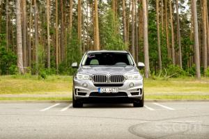 Pelēks BMW X5 2016 Rīga, ar dzinēja tilpumu 3.00 L un nobraukumu 247 tūkst. km par 18990 €, foto 4 vietnē AUTOMOTO.COM.LV
