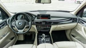 Pelēks BMW X5 2016 Rīga, ar dzinēja tilpumu 3.00 L un nobraukumu 247 tūkst. km par 18990 €, foto 14 vietnē AUTOMOTO.COM.LV