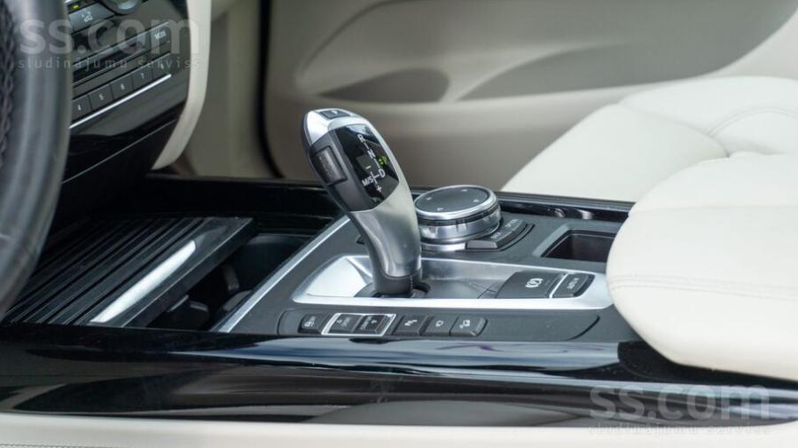 Pelēks BMW X5 2016 Rīga, ar dzinēja tilpumu 3.00 L un nobraukumu 247 tūkst. km par 18990 €, foto 17 vietnē AUTOMOTO.COM.LV