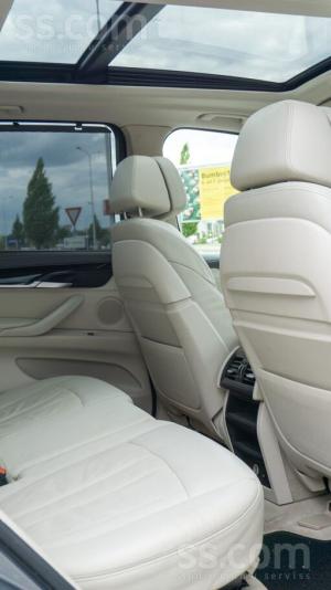 Pelēks BMW X5 2016 Rīga, ar dzinēja tilpumu 3.00 L un nobraukumu 247 tūkst. km par 18990 €, foto 32 vietnē AUTOMOTO.COM.LV