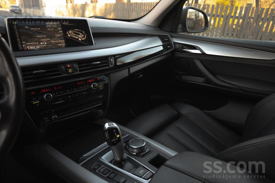 Pelēks BMW X5 2016 Jelgava, ar dzinēja tilpumu 2.00 L un nobraukumu 215 tūkst. km par 19950 €, foto 23 vietnē AUTOMOTO.COM.LV