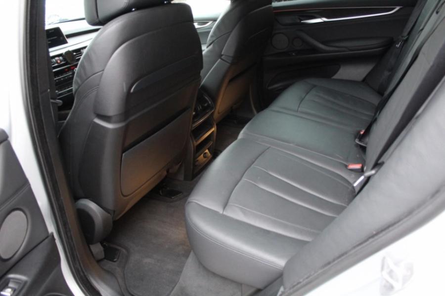 Pelēks BMW X5 2016 Rīga, ar dzinēja tilpumu 2.00 L un nobraukumu 300 tūkst. km par 18500 €, foto 24 vietnē AUTOMOTO.COM.LV