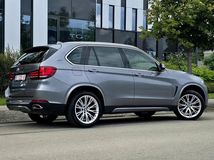 Grey BMW X5 2016 in Riga, with an engine capacity of 2.00 L and mileage of 235 thousand km for 21490 €, photo 6 on AUTOMOTO.COM.LV