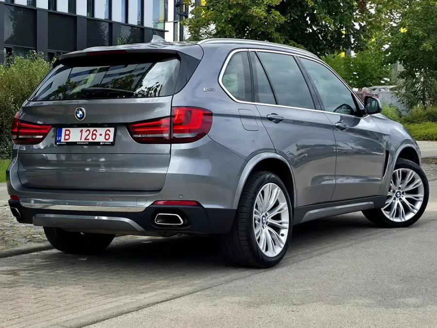 Grey BMW X5 2016 in Riga, with an engine capacity of 2.00 L and mileage of 235 thousand km for 21490 €, photo 7 on AUTOMOTO.COM.LV