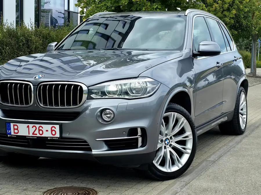 Grey BMW X5 2016 in Riga, with an engine capacity of 2.00 L and mileage of 235 thousand km for 21490 €, photo 10 on AUTOMOTO.COM.LV