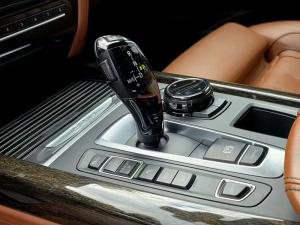 Grey BMW X5 2016 in Riga, with an engine capacity of 2.00 L and mileage of 235 thousand km for 21490 €, photo 20 on AUTOMOTO.COM.LV