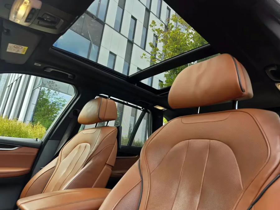 Grey BMW X5 2016 in Riga, with an engine capacity of 2.00 L and mileage of 235 thousand km for 21490 €, photo 21 on AUTOMOTO.COM.LV