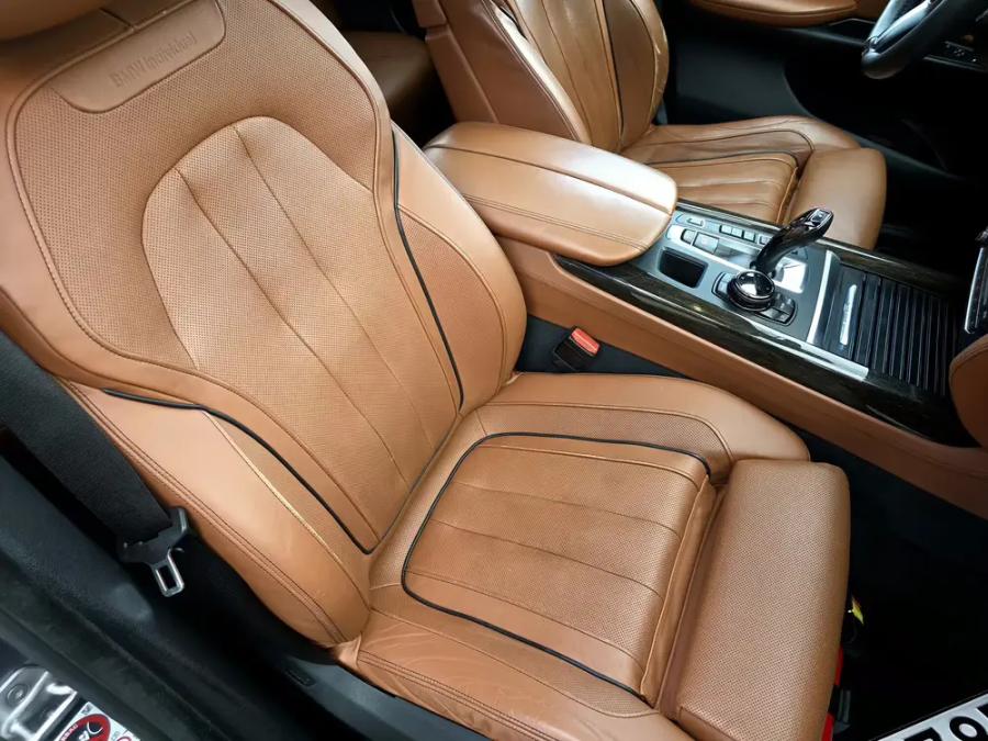 Grey BMW X5 2016 in Riga, with an engine capacity of 2.00 L and mileage of 235 thousand km for 21490 €, photo 22 on AUTOMOTO.COM.LV