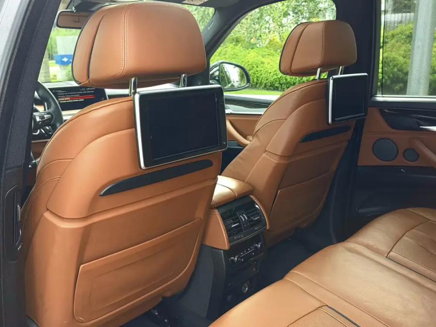 Grey BMW X5 2016 in Riga, with an engine capacity of 2.00 L and mileage of 235 thousand km for 21490 €, photo 29 on AUTOMOTO.COM.LV