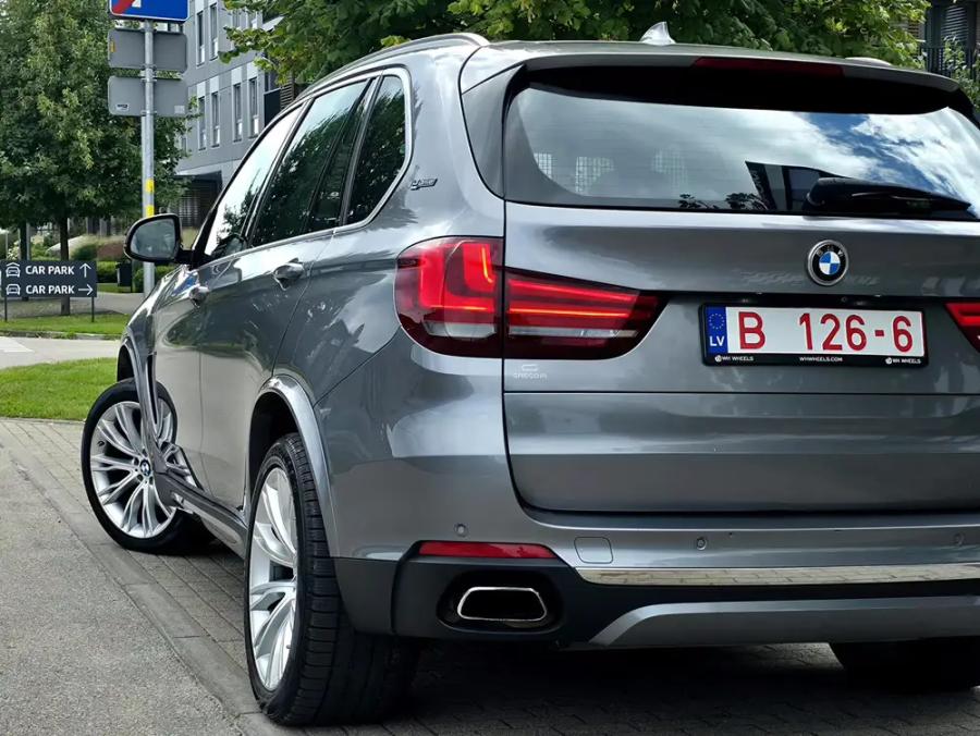 Grey BMW X5 2016 in Riga, with an engine capacity of 2.00 L and mileage of 235 thousand km for 21490 €, photo 39 on AUTOMOTO.COM.LV