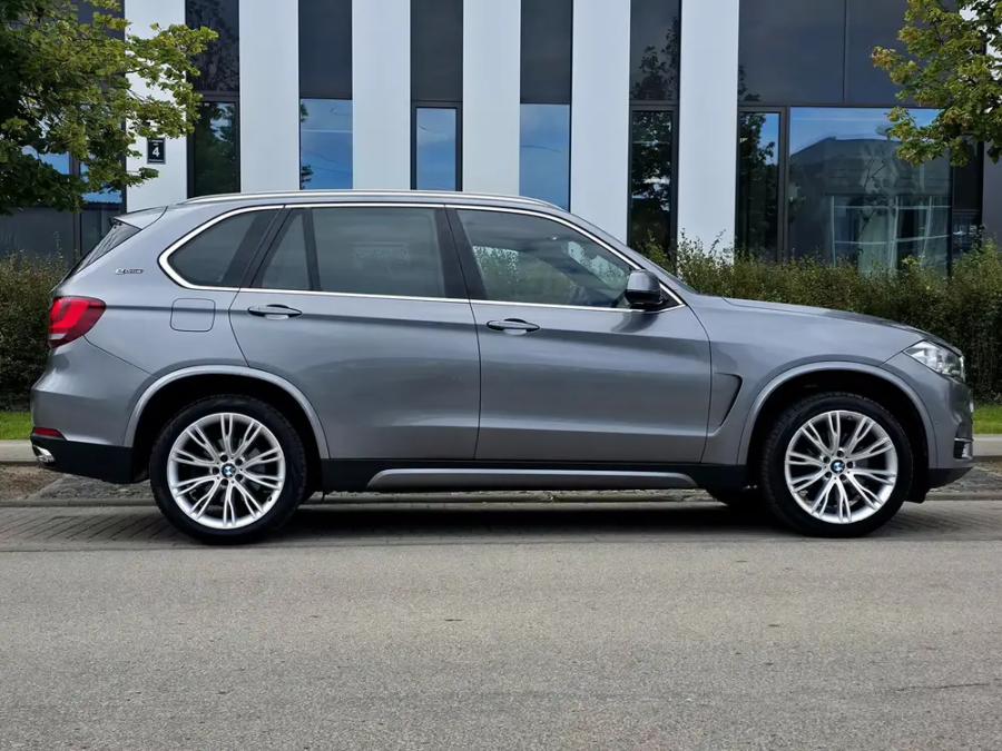 Grey BMW X5 2016 in Riga, with an engine capacity of 2.00 L and mileage of 235 thousand km for 21490 €, photo 40 on AUTOMOTO.COM.LV