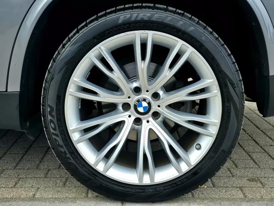 Grey BMW X5 2016 in Riga, with an engine capacity of 2.00 L and mileage of 235 thousand km for 21490 €, photo 41 on AUTOMOTO.COM.LV