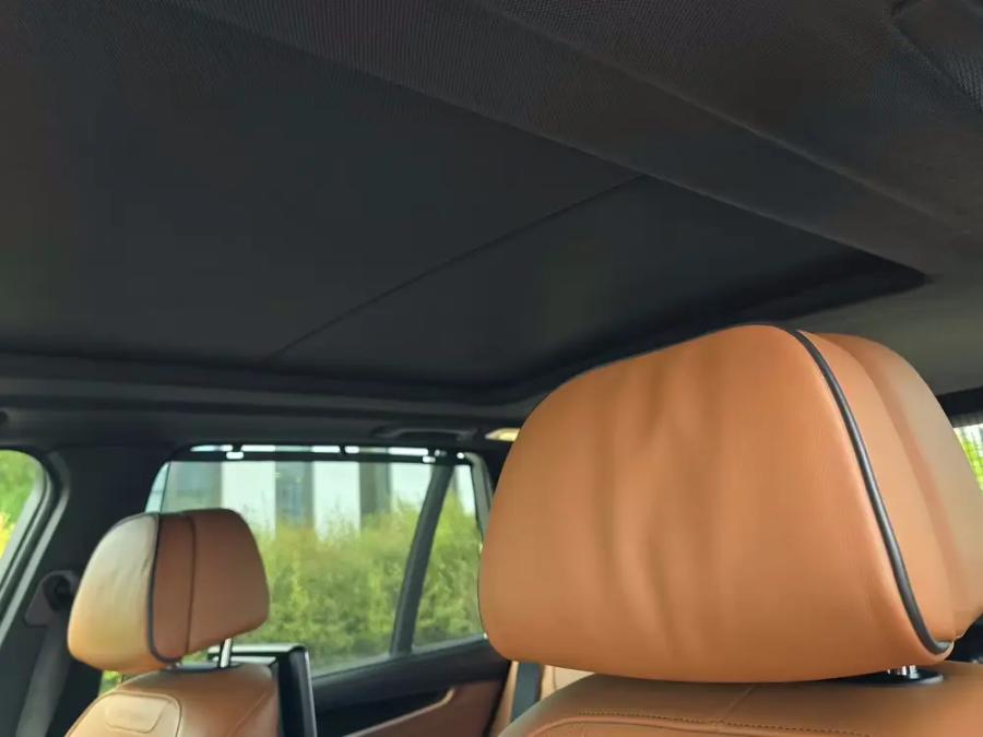 Grey BMW X5 2016 in Riga, with an engine capacity of 2.00 L and mileage of 235 thousand km for 21490 €, photo 45 on AUTOMOTO.COM.LV