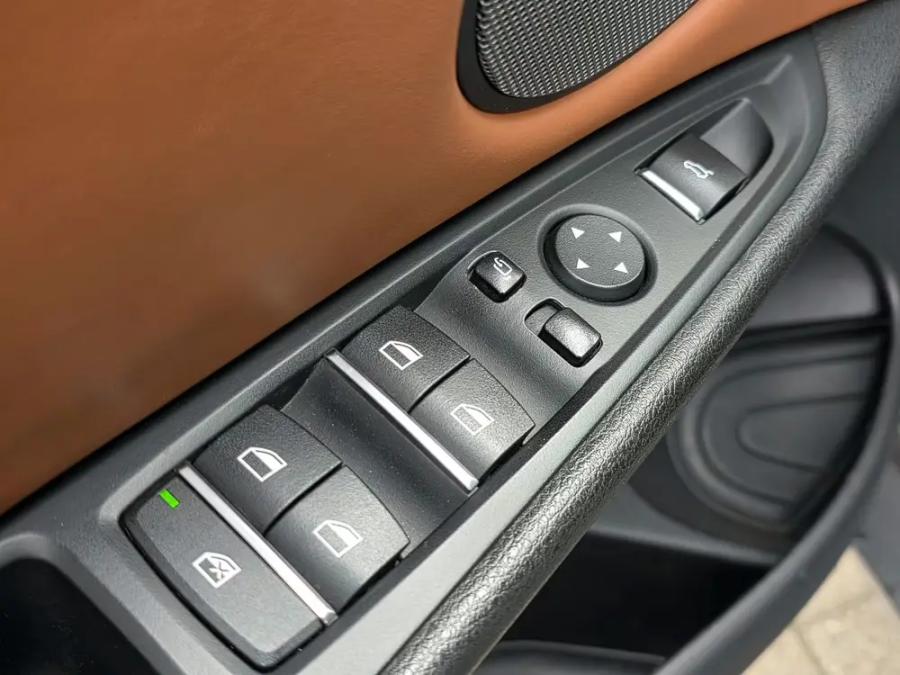 Grey BMW X5 2016 in Riga, with an engine capacity of 2.00 L and mileage of 235 thousand km for 21490 €, photo 46 on AUTOMOTO.COM.LV