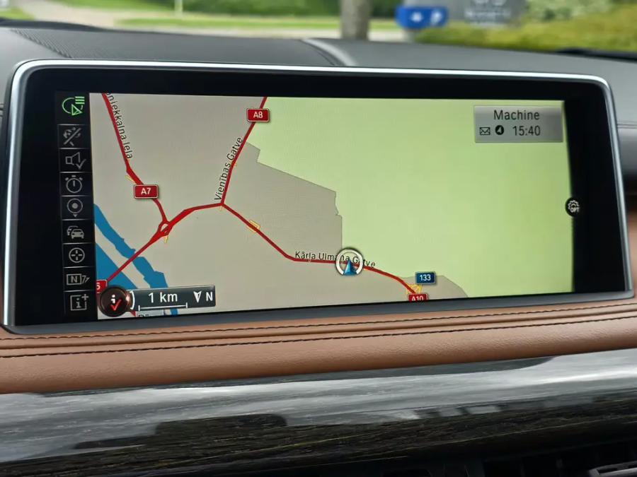 Grey BMW X5 2016 in Riga, with an engine capacity of 2.00 L and mileage of 235 thousand km for 21490 €, photo 49 on AUTOMOTO.COM.LV
