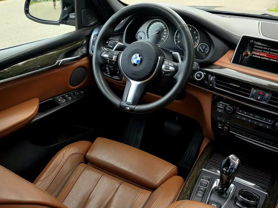 Grey BMW X5 2016 in Riga, with an engine capacity of 2.00 L and mileage of 235 thousand km for 21490 €, photo 57 on AUTOMOTO.COM.LV