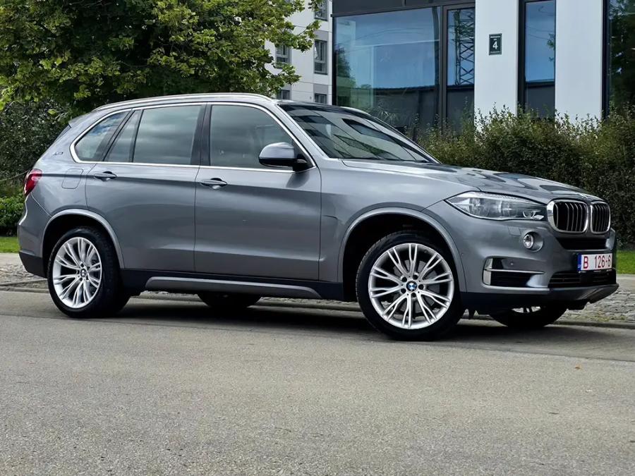 Grey BMW X5 2016 in Riga, with an engine capacity of 2.00 L and mileage of 235 thousand km for 21490 €, photo 60 on AUTOMOTO.COM.LV