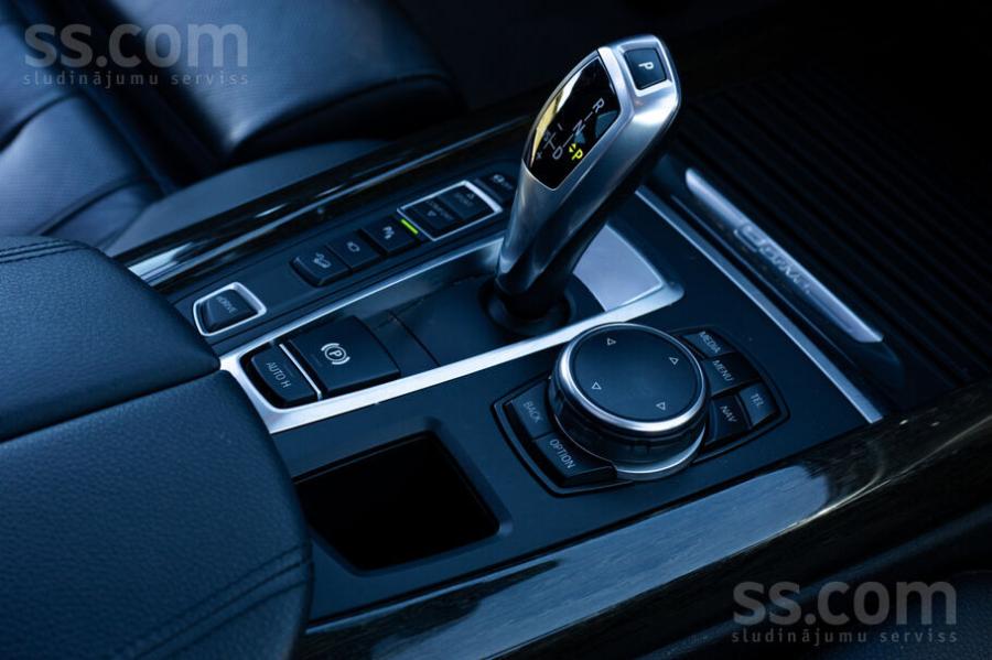 Pelēks BMW X5 2016 Rīga, ar dzinēja tilpumu 2.00 L un nobraukumu 213 tūkst. km par 22100 €, foto 34 vietnē AUTOMOTO.COM.LV