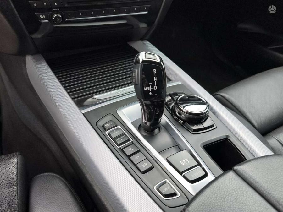 Grey BMW X5 2016 in Vilnius, with an engine capacity of 2.00 L and mileage of 228 thousand km for 21499 €, photo 17 on AUTOMOTO.COM.LV