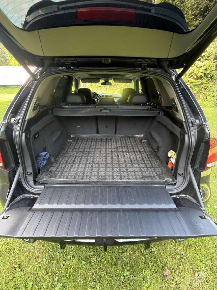 Grey BMW X5 2016 in Panevezys, with an engine capacity of 2.99 L and mileage of 190 thousand km for 21500 €, photo 15 on AUTOMOTO.COM.LV