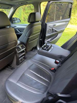 Grey BMW X5 2016 in Panevezys, with an engine capacity of 2.99 L and mileage of 190 thousand km for 21500 €, photo 16 on AUTOMOTO.COM.LV