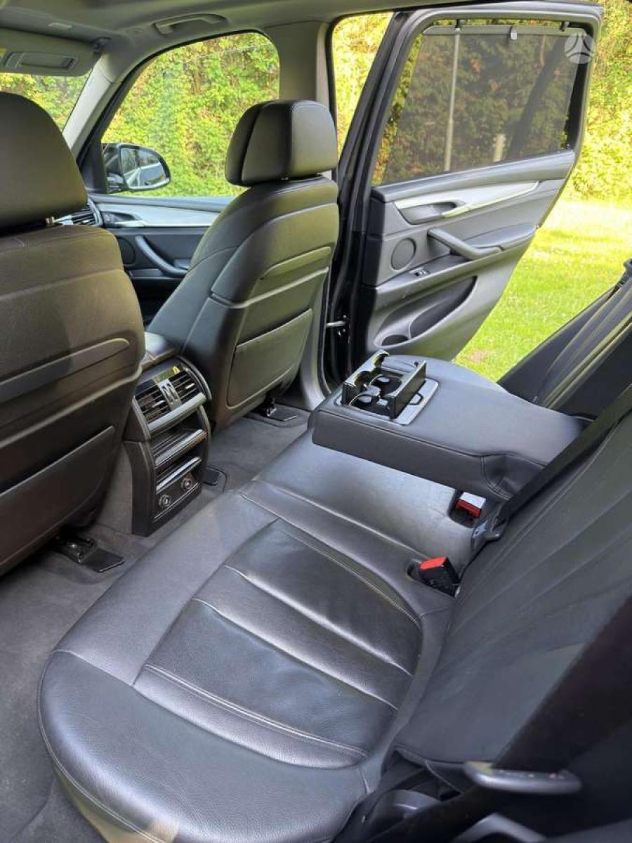 Grey BMW X5 2016 in Panevezys, with an engine capacity of 2.99 L and mileage of 190 thousand km for 21500 €, photo 16 on AUTOMOTO.COM.LV