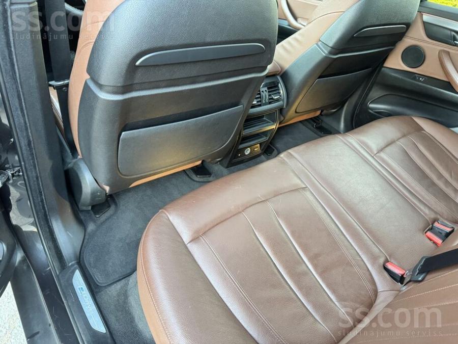Pelēks BMW X5 2016 Rīga, ar dzinēja tilpumu 2.00 L un nobraukumu 247 tūkst. km par 20400 €, foto 10 vietnē AUTOMOTO.COM.LV
