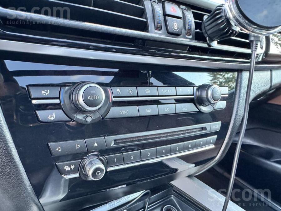 Pelēks BMW X5 2016 Rīga, ar dzinēja tilpumu 2.00 L un nobraukumu 247 tūkst. km par 20400 €, foto 14 vietnē AUTOMOTO.COM.LV