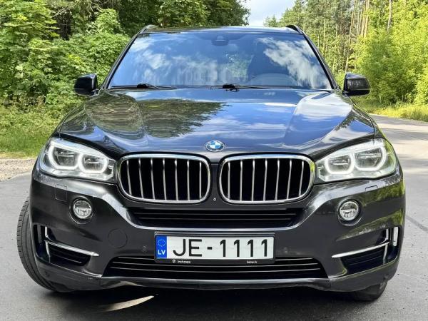 Grey BMW X5 2016 in Riga, with an engine capacity of 2.00 L and mileage of 245 thousand km for 21400 €, photo 2 on AUTOMOTO.COM.LV