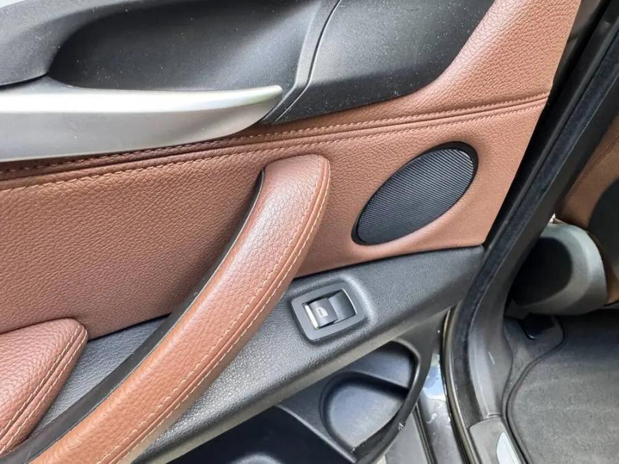 Pelēks BMW X5 2016 Rīga, ar dzinēja tilpumu 2.00 L un nobraukumu 245 tūkst. km par 21400 €, foto 12 vietnē AUTOMOTO.COM.LV