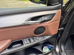 Pelēks BMW X5 2016 Rīga, ar dzinēja tilpumu 2.00 L un nobraukumu 245 tūkst. km par 21400 €, foto 14 vietnē AUTOMOTO.COM.LV