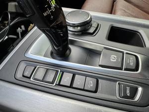 Pelēks BMW X5 2016 Rīga, ar dzinēja tilpumu 2.00 L un nobraukumu 245 tūkst. km par 21400 €, foto 18 vietnē AUTOMOTO.COM.LV