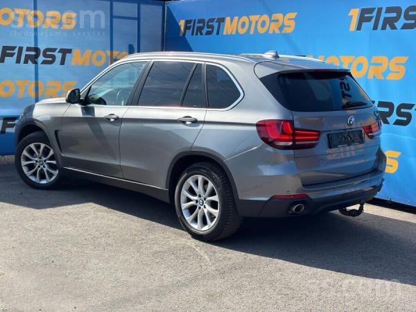 Grey BMW X5 2016 in Riga, with an engine capacity of 3.00 L and mileage of 228 thousand km for 18950 €, photo 2 on AUTOMOTO.COM.LV