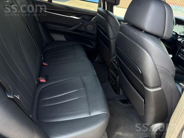 Grey BMW X5 2016 in Riga, with an engine capacity of 3.00 L and mileage of 228 thousand km for 18950 €, photo 10 on AUTOMOTO.COM.LV