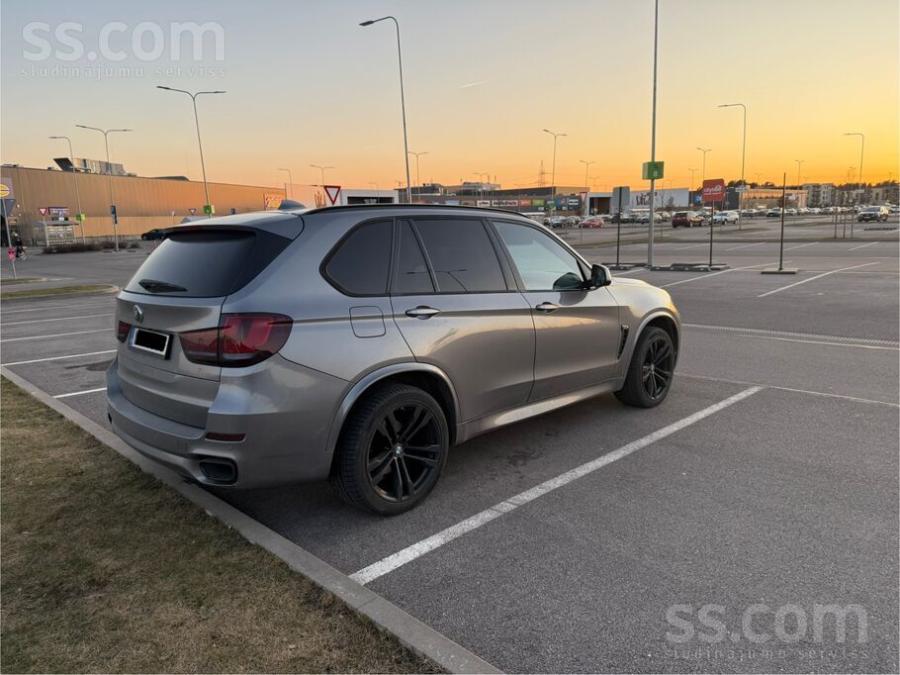 Grey BMW X5 2016 in Riga, with an engine capacity of 3.00 L and mileage of 230 thousand km for 23500 €, photo 1 on AUTOMOTO.COM.LV